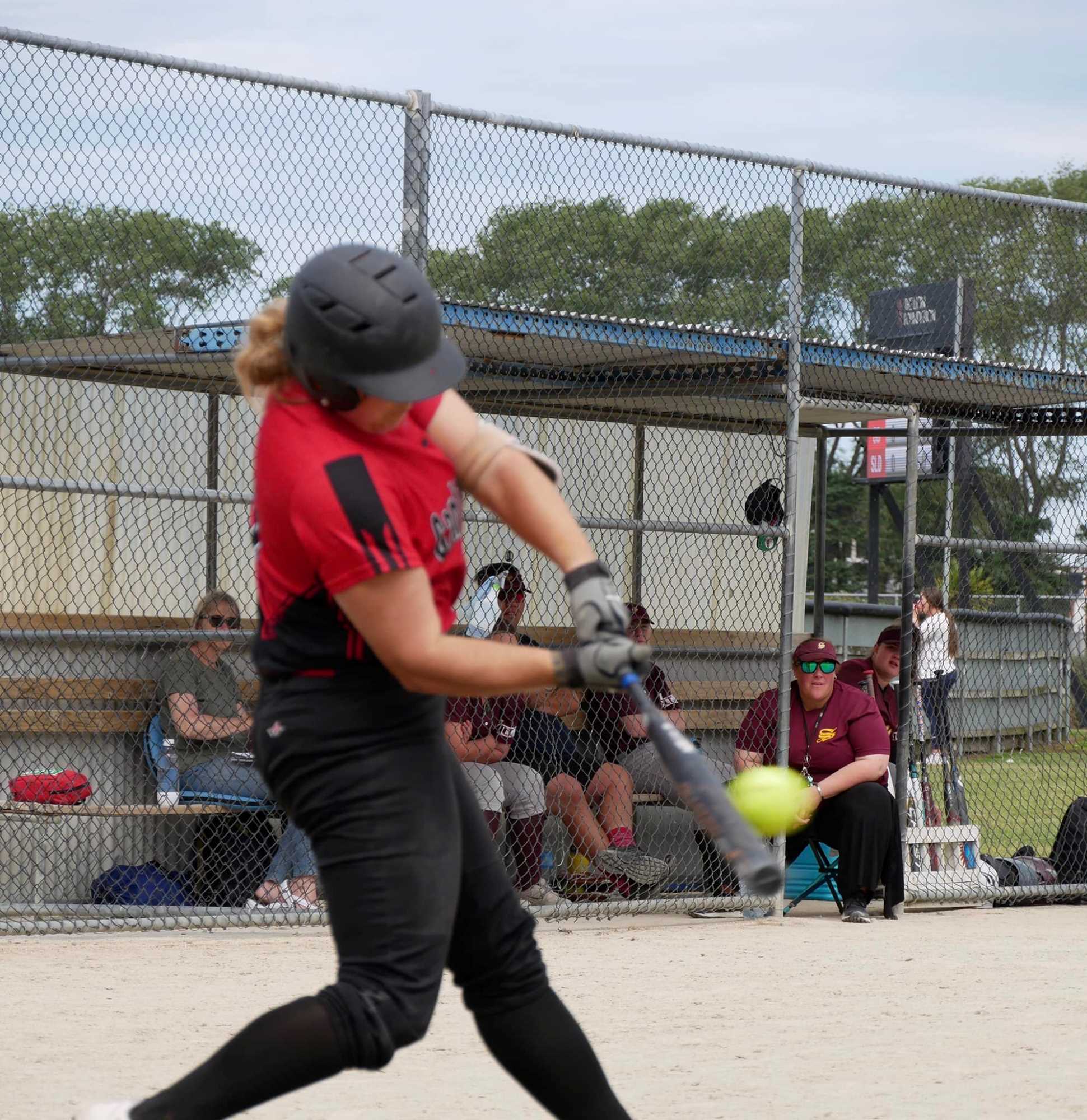 THOMAS TONKS WALK-OFF HOMER AS RED HAWKS REMAIN RAMPANT