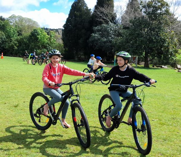 Perfecting One-Handed Riding