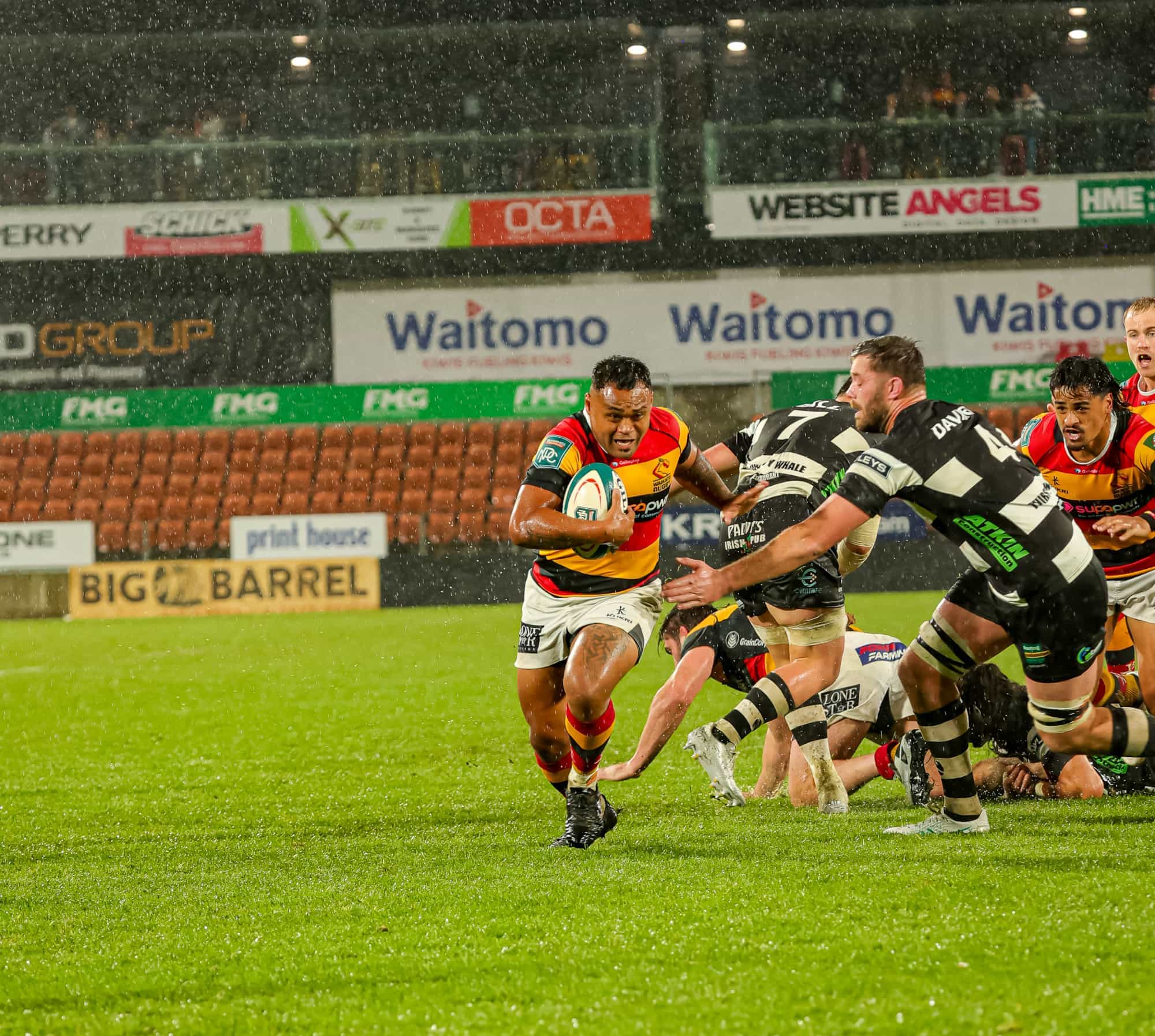 Waikato Overpowers Magpies in Rain-Soaked Clash