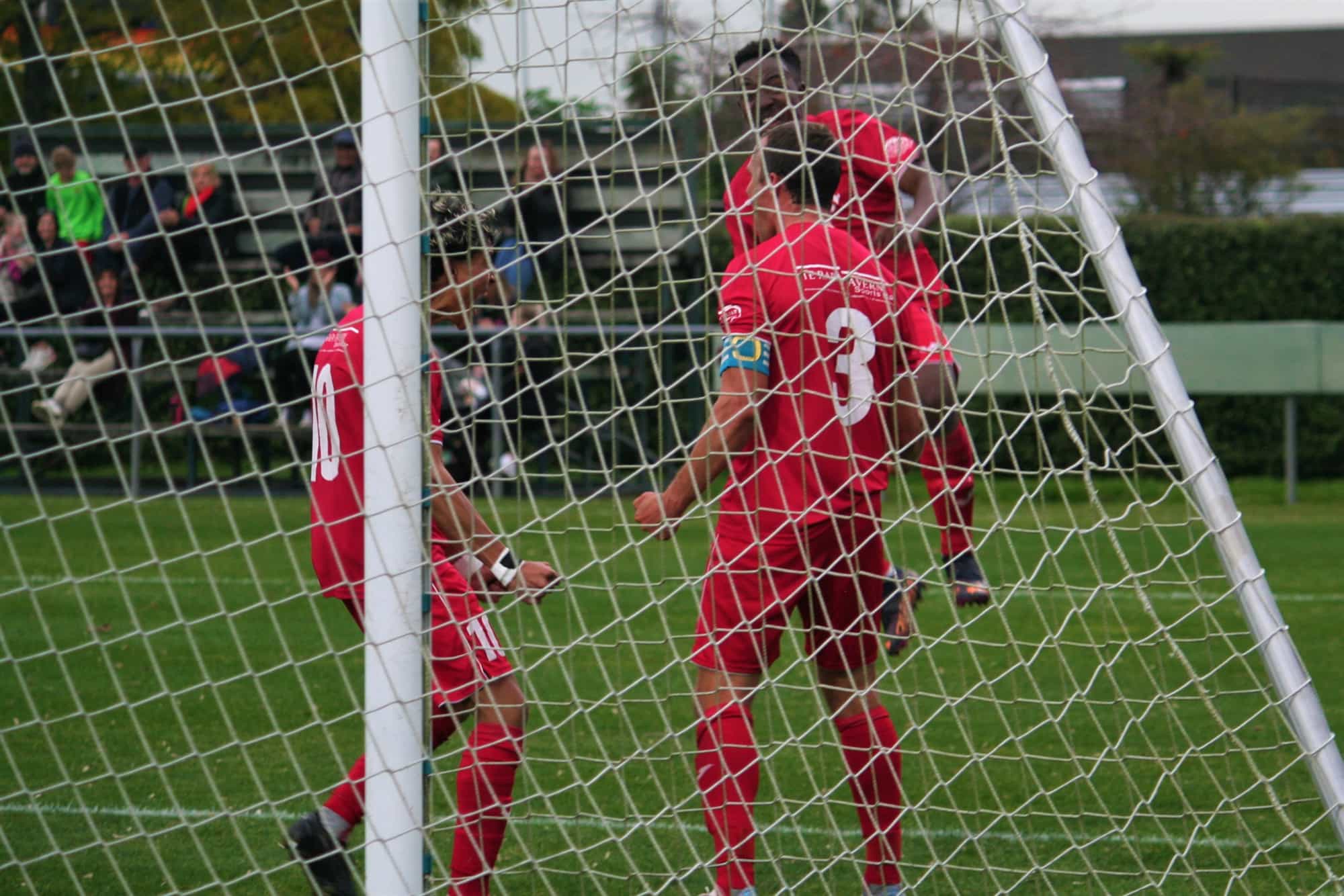 Great Scott: Azza nuts a snazzer to seal home win